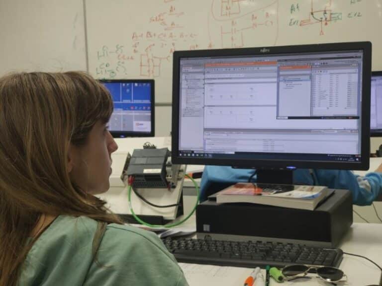 ¿Qué son los autómatas programables (PLC) y cómo funcionan?